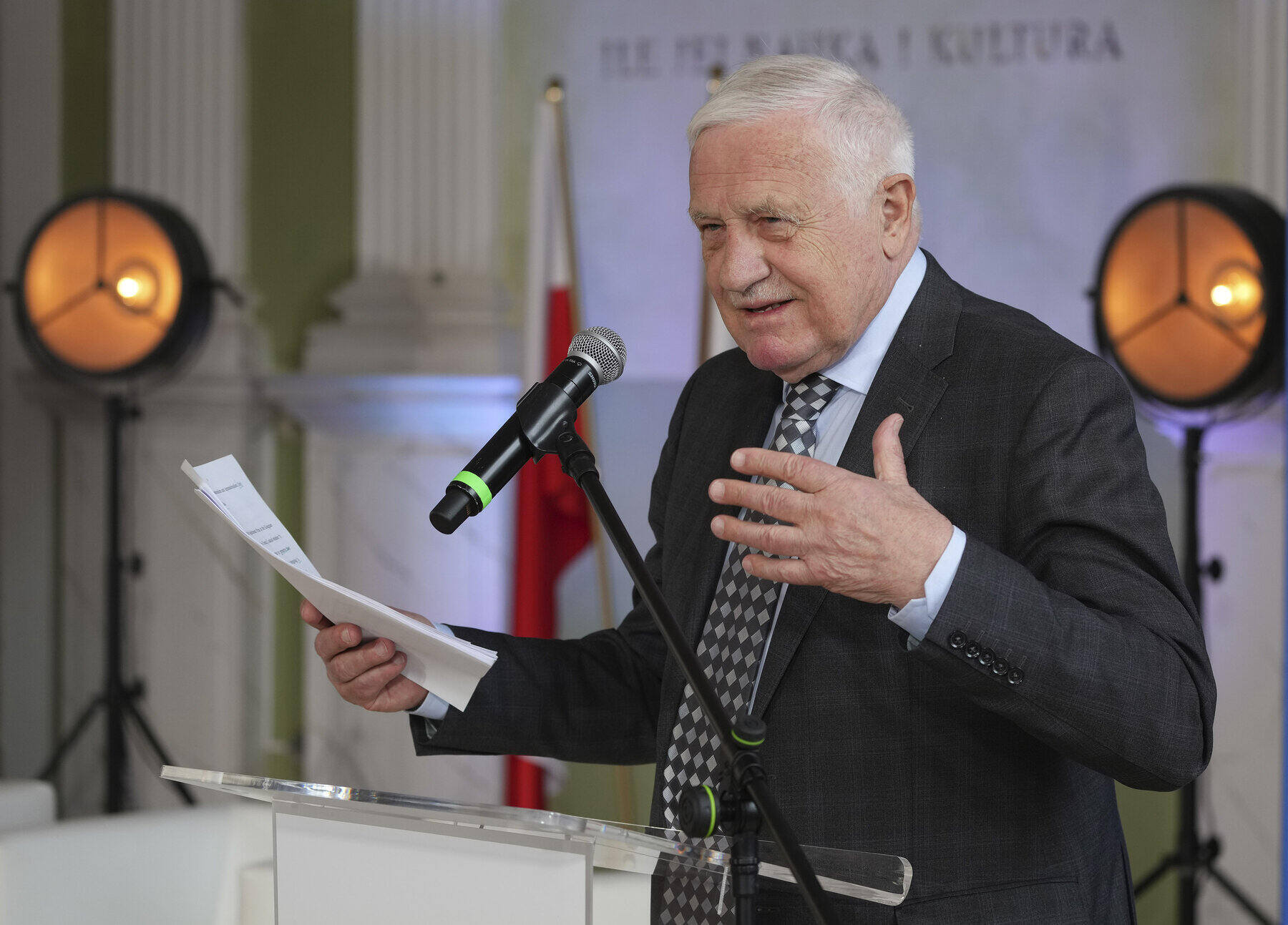 'Let's not create enemies!' – Former Czech President tells government ...