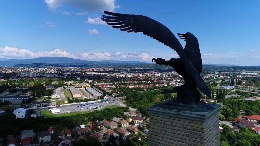 Ukrainian city removes Hungarian monument