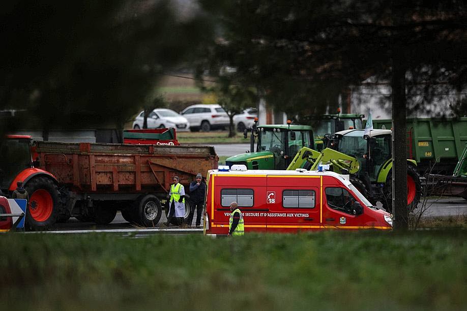 Two farmers dead after car hit roadblock at 'breakneck speed' in France