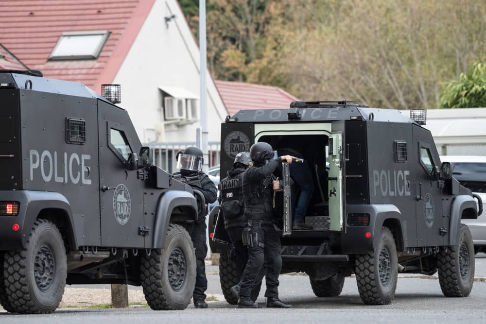 'We live in fear' – Gang warfare with automatic weapons breaks out in ...